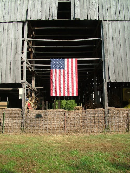 US: Consumer inflation rises 0.3% and slows for the first time since ...